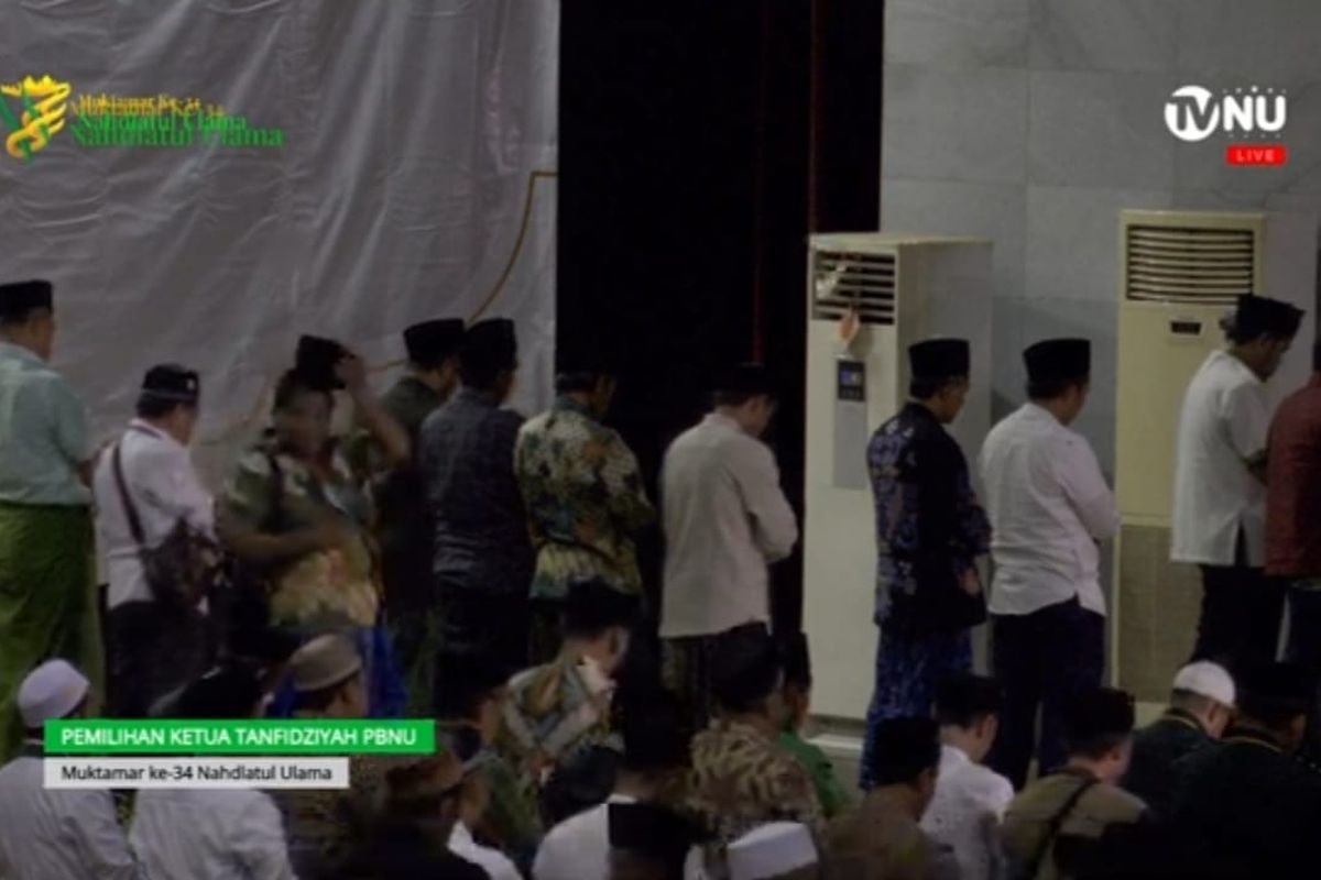 Pemilihan Ketum Belum Rampung, Peserta Muktamirin NU Dirikan Shalat di ...