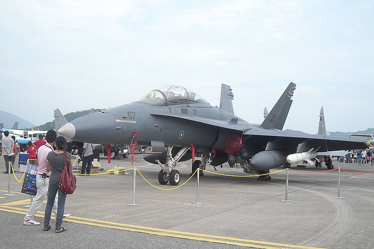 Video Detik-detik Jet Tempur F/A-18D Malaysia Meledak dan Terbakar