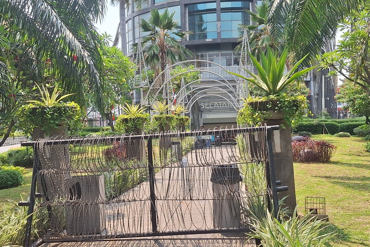 Tak Ada Penjarahan, Atrium Senen Dijaga Ketat TNI