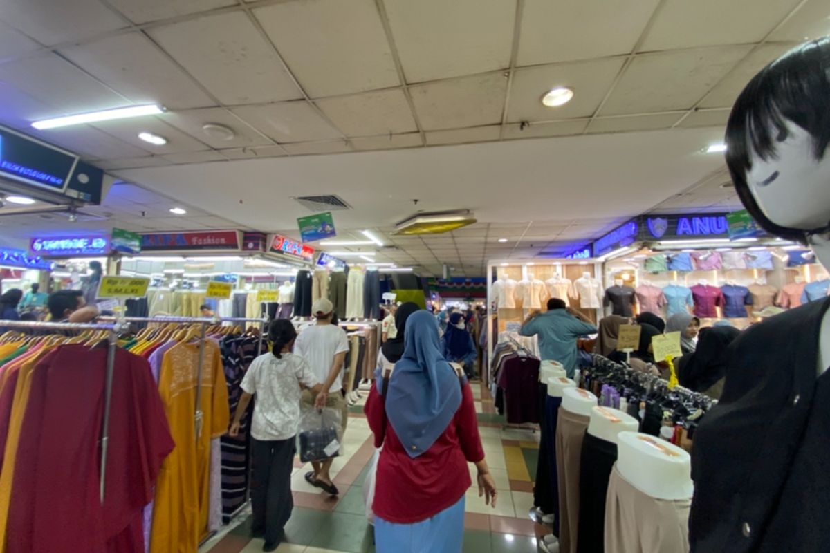 Pasar Tanah Abang Sepi Jelang Lebaran, Pedagang Keluhkan Penurunan ...