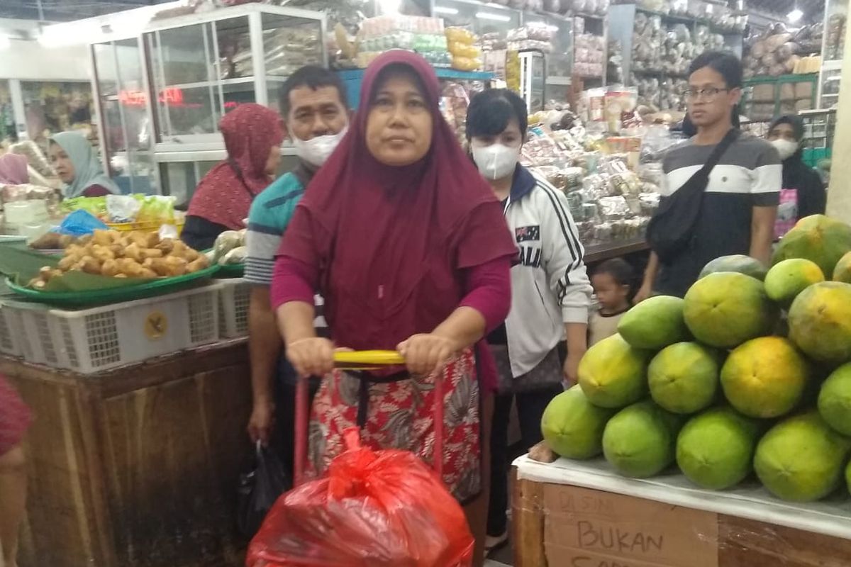 Kisah Wagiyem Jadi Kuli Panggul di Solo, Angkat Barang 80 Kg Dapat Upah ...