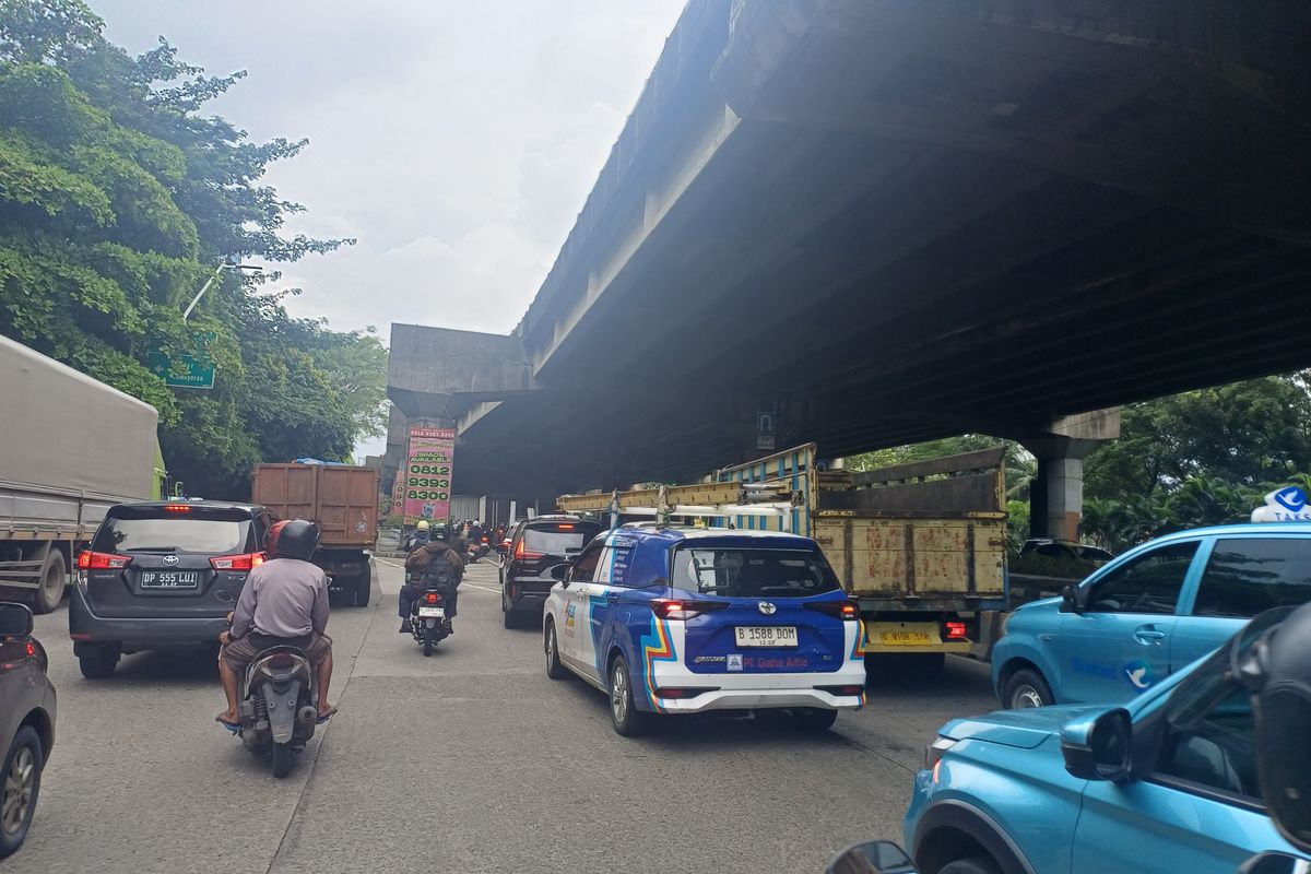 Kondisi Terkini Jalan Yos Sudarso: Lalin Lancar, Kepadatan di Halte ...