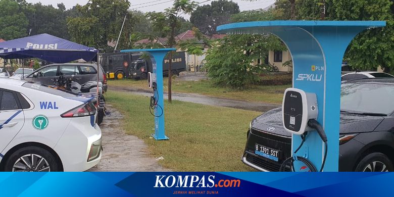 PLN Mau Ubah Tiang Listrik Jadi Charging Station