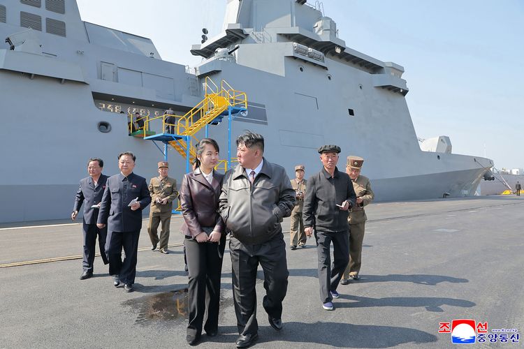 Foto : Putri Kim Jong Un, Kim Ju Ae, Makin Sering Dampingi Sang Ayah di ...
