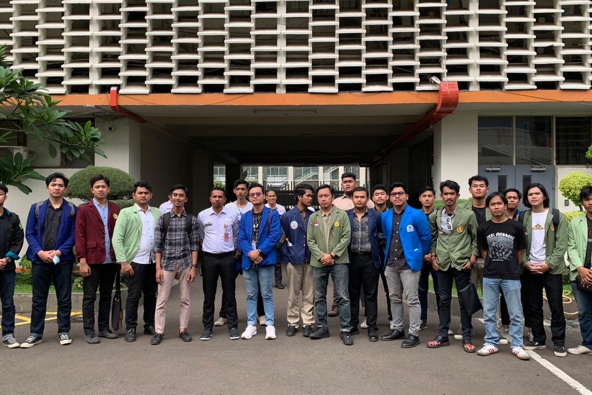 Mahasiswa Mengadu ke Bawaslu soal Jokowi Akan "Cawe-cawe" dalam Pemilu 2024