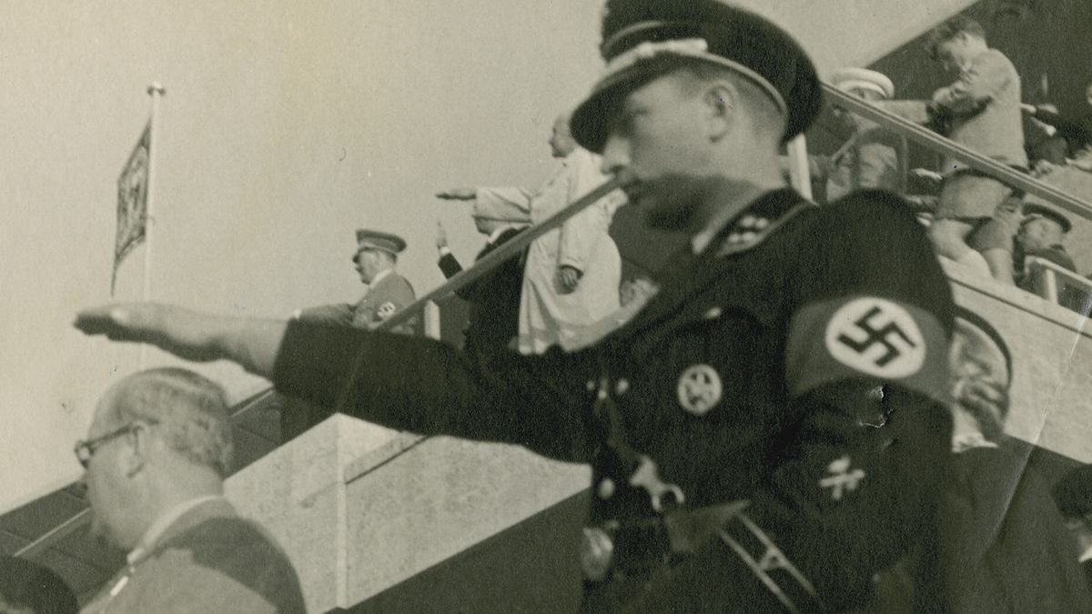 Mengapa Hormat Nazi Dilarang?