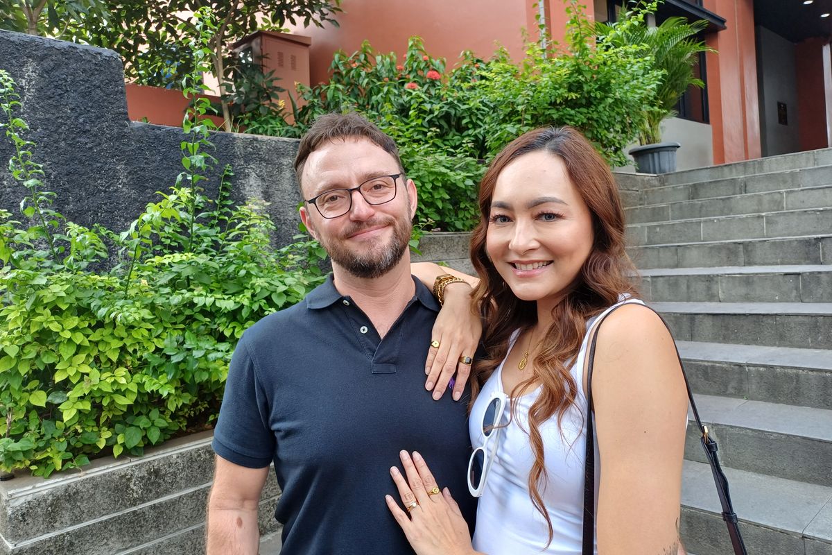 Dewi Rezer Sudah Menikah dengan Ethan Alarmk di Kanada