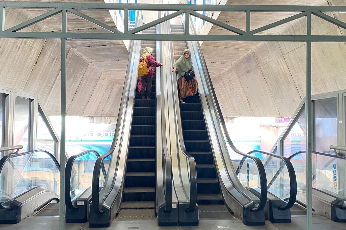 Eskalator Halte Cipulir Belum Diperbaiki, Transjakarta: dalam Proses ...