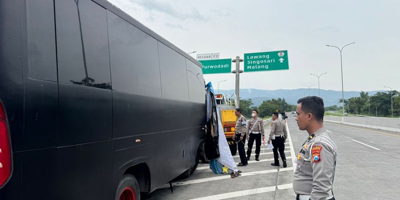 Berita Terkini Harian Keluarga Bus Brimob Polri Kecelakaan Exit Tol ... Berita Terkini Harian Keluarga Bus Brimob Polri Kecelakaan Exit Tol ...