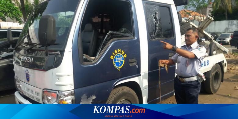 Mobil Derek Dishub Dirusak Pemilik Mobil yang Tidak Bayar Denda Parkir