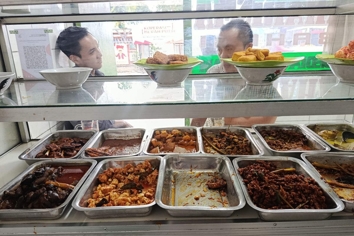 Harga Bahan Pokok Naik, Warga Bekasi Batasi Uang Makan dan ...