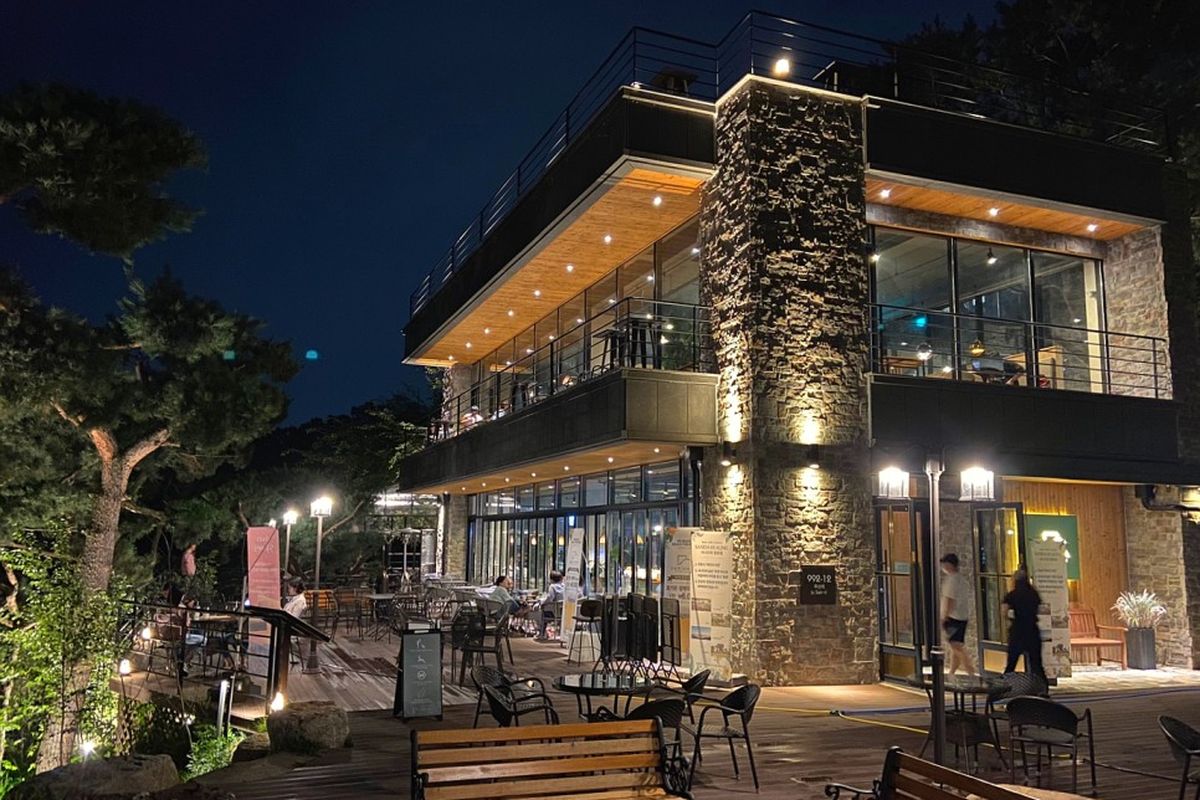 It's Okay to Not Be Okay, Intip Kafe Tempat Kastil Ko Moon Young