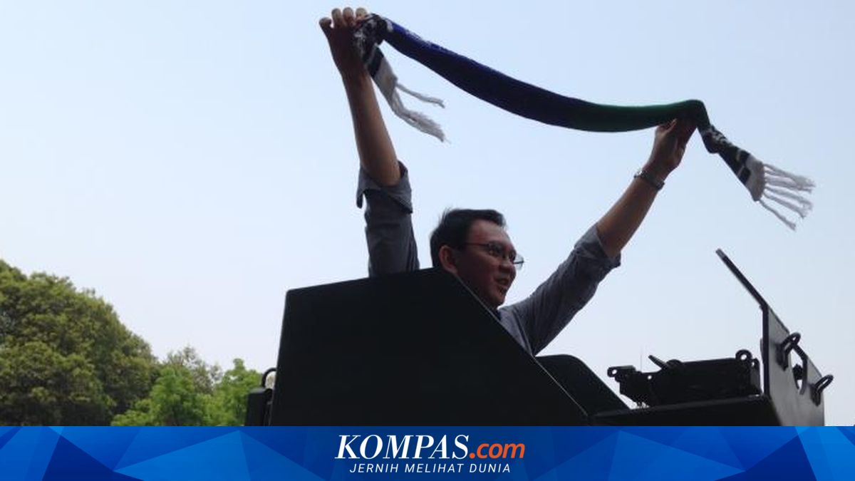 Ini Alasan Ahok Bentangkan Syal Persib