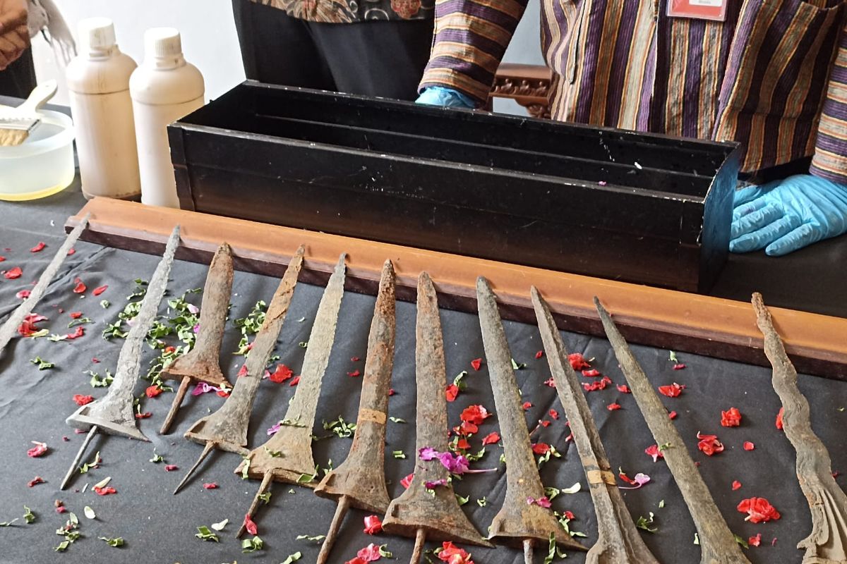 Cara Mencuci Keris saat Malam 1 Suro, Seperti Apa Prosesnya?