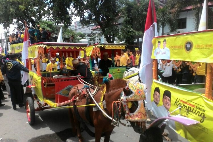 Pasukan Berkuda Kawal Nurdin Halid-Aziz Daftar Pilkada ke KPU Sulsel Pasukan Berkuda Kawal Nurdin Halid-Aziz Daftar Pilkada ke KPU Sulsel