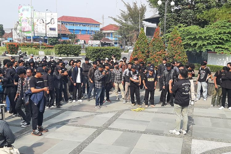 Ratusan Mahasiswa UGM Turun Aksi Tolak Revisi UU Pilkada