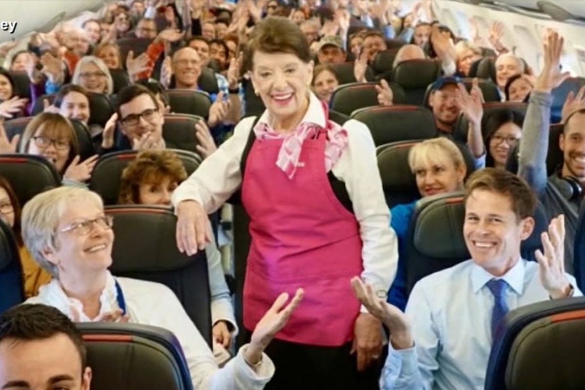 Pramugari Tertua dan Terlama di Dunia, Terbang hingga Usia 86 Tahun