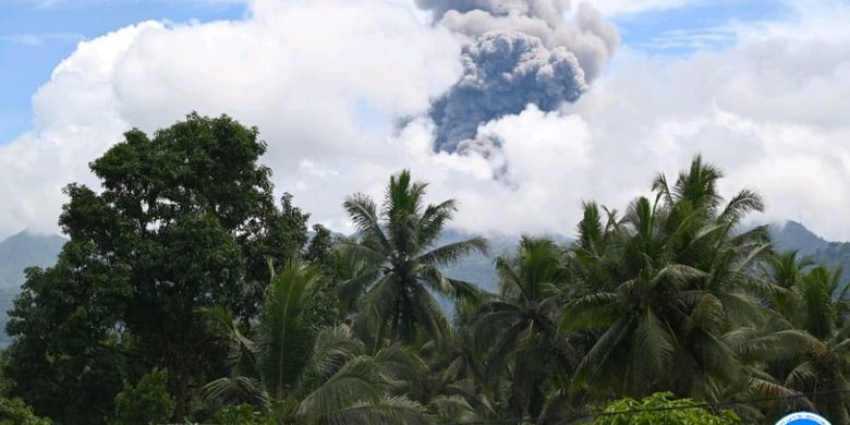 Gunung Dukono Alami Erupsi, Wisatawan Dilarang Mendekat dalam Radius 4 Km
