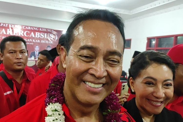 Foto : Paslon Lain Libatkan Purnawirawan Jenderal TNI-Polri Jadi Tim ... Foto : Paslon Lain Libatkan Purnawirawan Jenderal TNI-Polri Jadi Tim ...