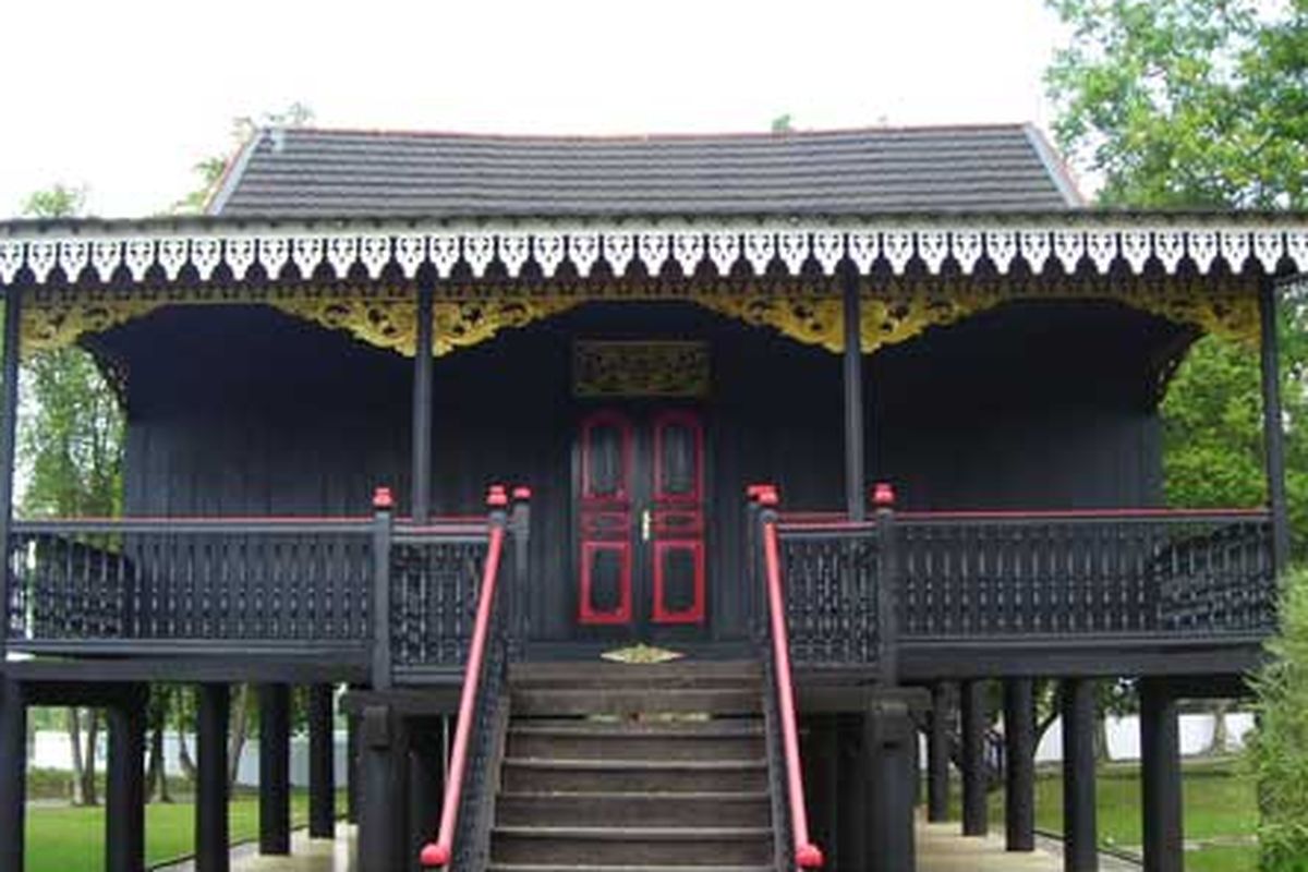 Rumah Adat Jambi Kajang Lako, Fungsi, dan Keunikannya
