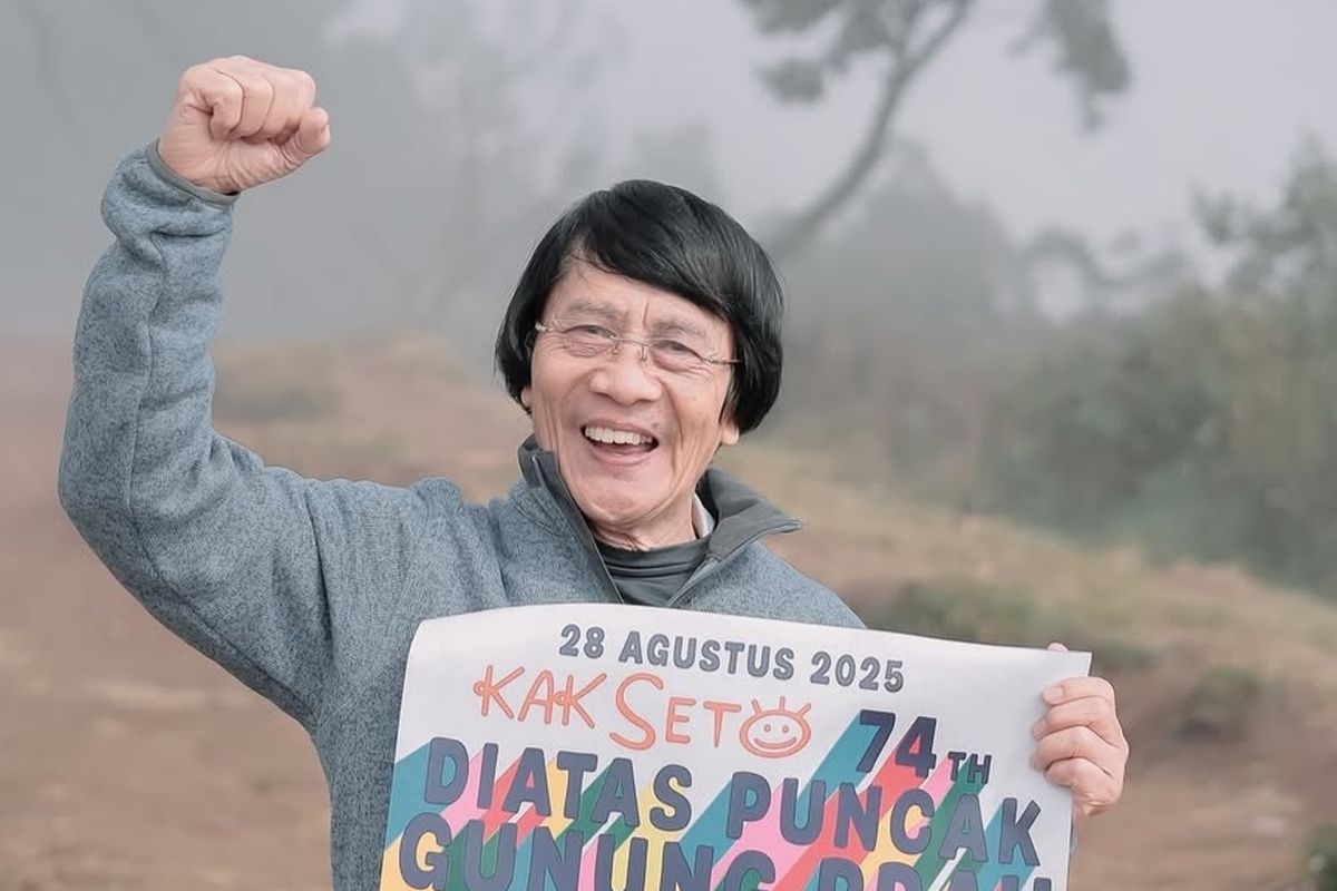 Kak Seto Rayakan Ulang Tahun ke-74 di Puncak Gunung Prau
