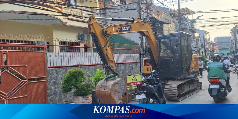 Saluran Air Warga Rusak Imbas Proyek Gorong-gorong di Pademangan