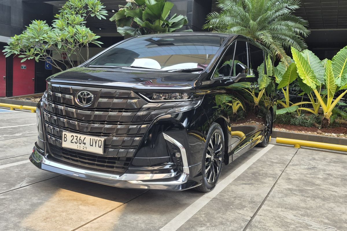 KPK Sita Mobil Alphard dari Rumah Dinas Immanuel Ebenezer