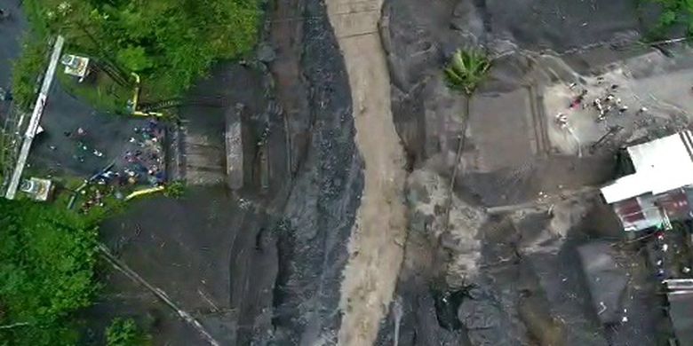 Berita Harian Penyebab Jembatan Kali Glidik Ii Terseret Arus Banjir ... Berita Harian Penyebab Jembatan Kali Glidik Ii Terseret Arus Banjir ...