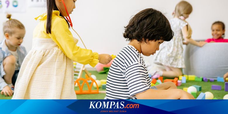 3 Alasan Penting untuk Ajarkan Anak Merawat Mainan