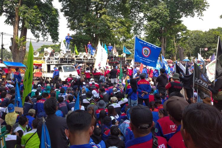 Info UMR Bandung Raya 2024: Kota Bandung, Cimahi, dan Kabupaten