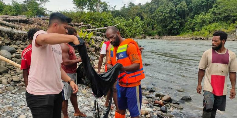 Berita Harian Personel Polri Dan Tni Hanyut Di Sungai Digul Bawa ...