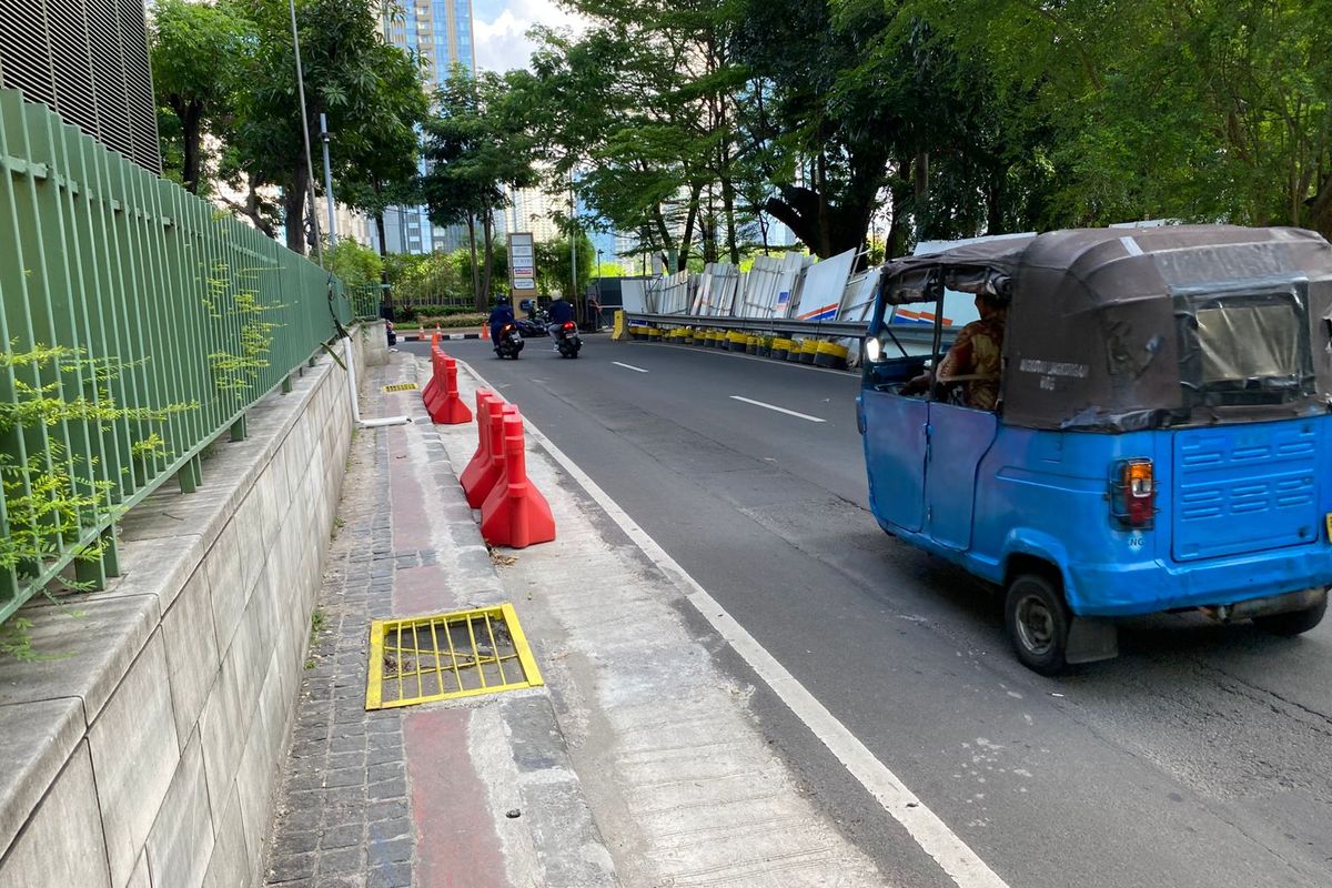 Banyak Dipangkas, Trotoar di Jakarta Dinilai Makin Tak Ramah Pejalan ...