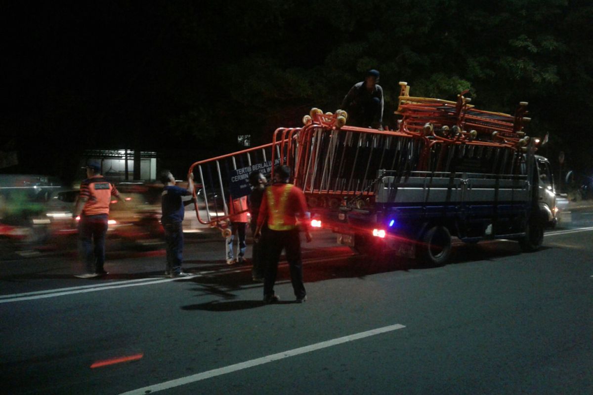 Antisipasi Arus Mudik Lebaran, Solo Pasang Barikade di Jalur Macet dan ...
