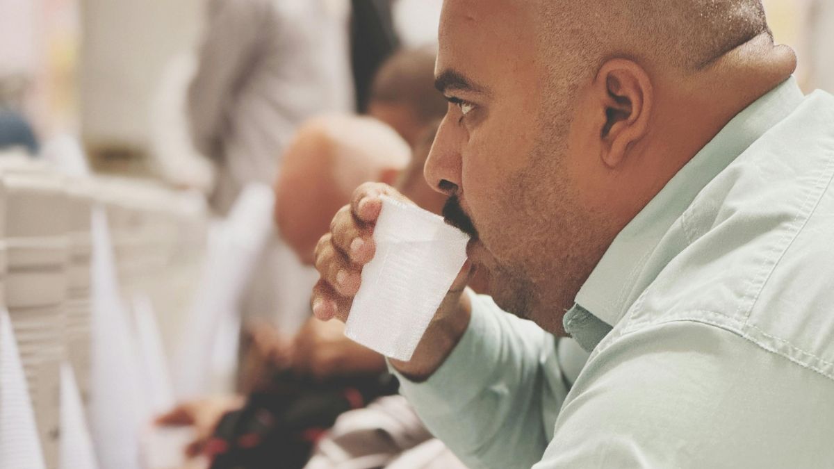 Bacaan Doa Minum Air Zamzam Lengkap: Adab, Manfaat, dan Keutamaannya