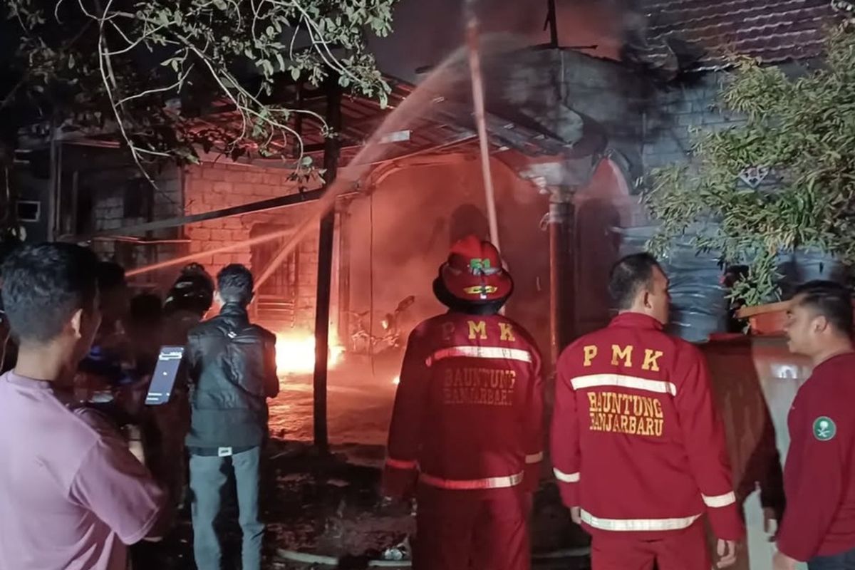 Korsleting Picu Kebakaran di Banjarbaru, 5 Motor Hangus dan Satu Orang Terluka