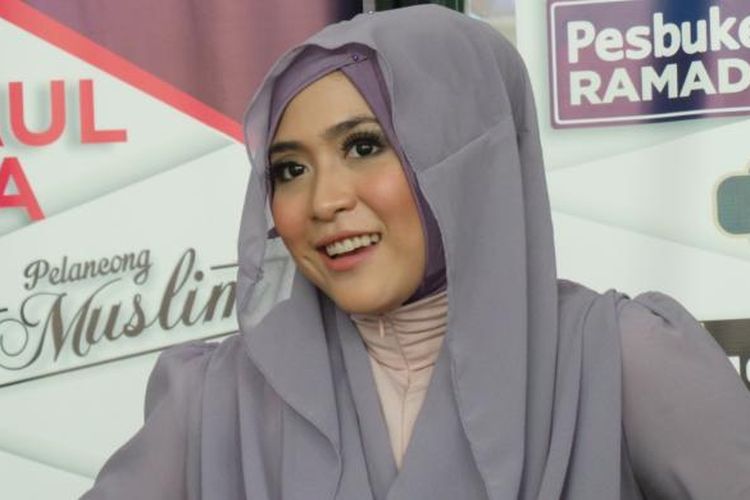 Ibunda Ustaz Solmed Meninggal, April Jasmine: Selamat Jalan Emak ...