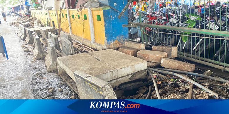 Genangan Air di Dalam Pasar Cipulir Disebabkan Gorong-gorong yang Tersumbat