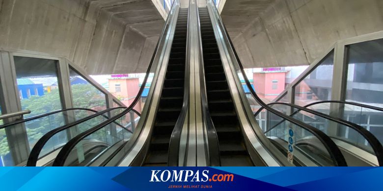 Susahnya Naik Transjakarta di Halte Cipulir: Lewati 74 Anak Tangga ...