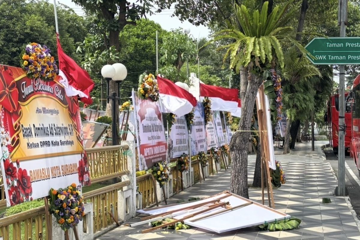 Duka Meninggalnya Adi Sutarwijono, DPRD Surabaya Pasang Bendera ...