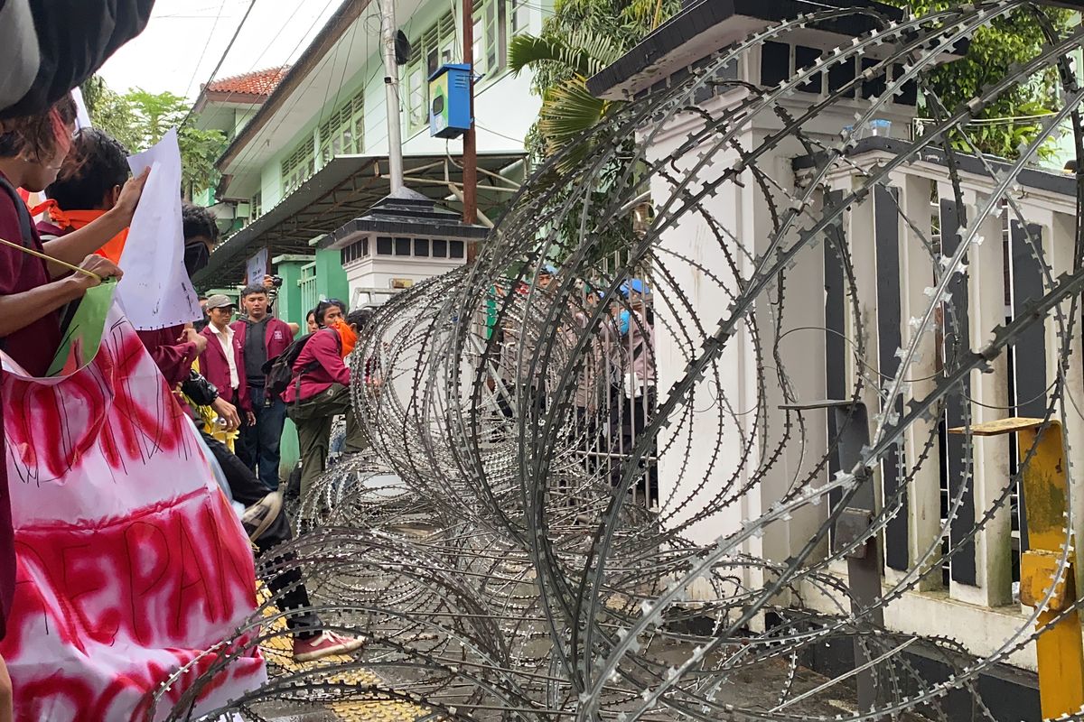 Mahasiswa Sukabumi Demo Tolak Efisiensi Anggaran Pendidikan dan Minta Kaji Ulang MBG