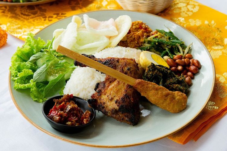 Foto : Bos Apple Tim Cook Makan Sate di Menteng, Ini Menu yang Dipesan ...