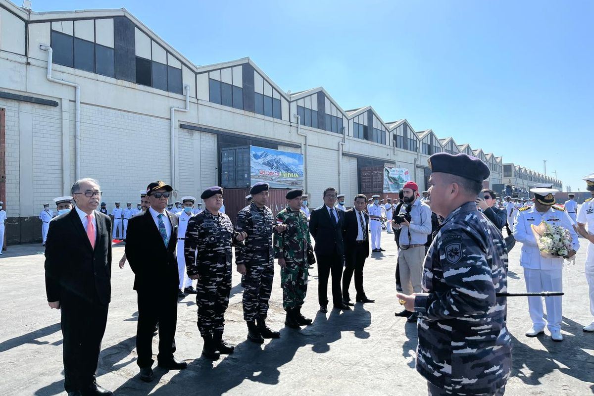 KRI Raden Eddy Martadinata-331 Tiba di Pakistan untuk Latma dengan 26 ...
