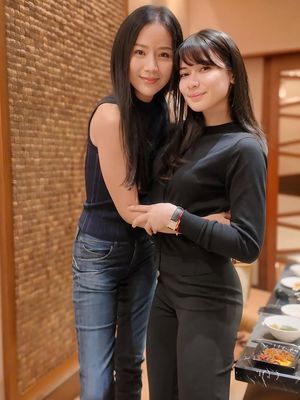 Foto : Sama-sama Diselingkuhi Suami, Agnes Jennifer dan Iris Wullur ...