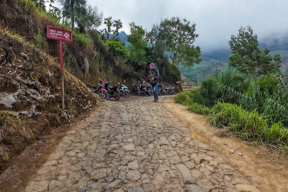 Mendaki Gunung Prau via Patak Banteng Kini Bisa Naik Ojek ke Pos 1 ...