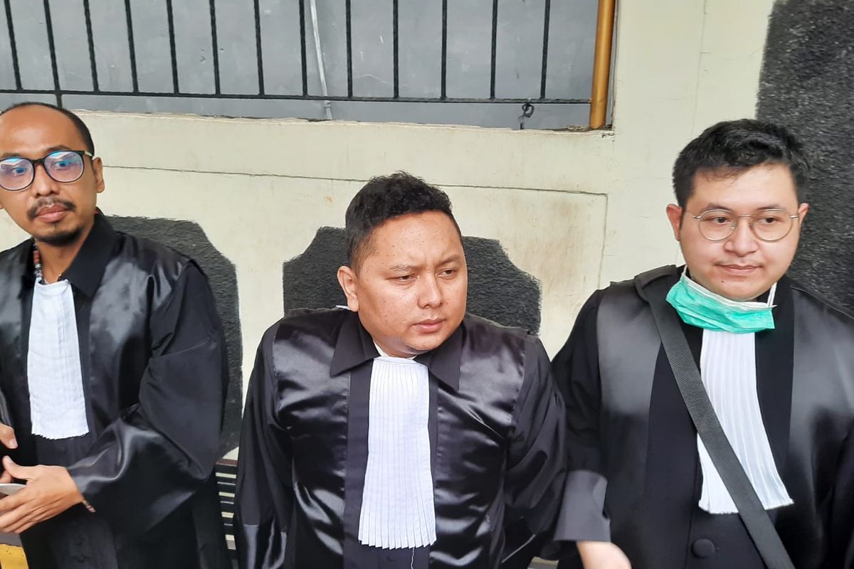 Isa Zega Keberatan Didakwa Pasal Berlapis