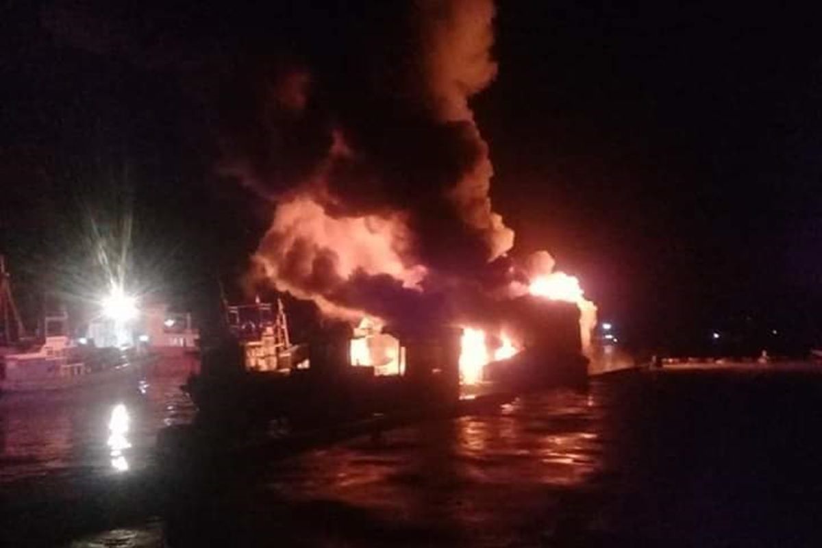 Sejumlah Kapal Terbakar Saat Bersandar di Pelabuhan Tulehu Maluku