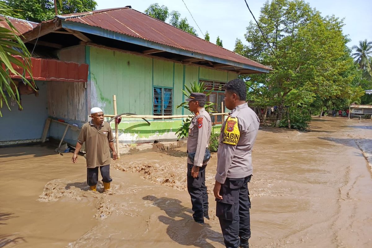 Pemkab Flores Timur Kerahkan Alat Berat Atasi Banjir di Adonara