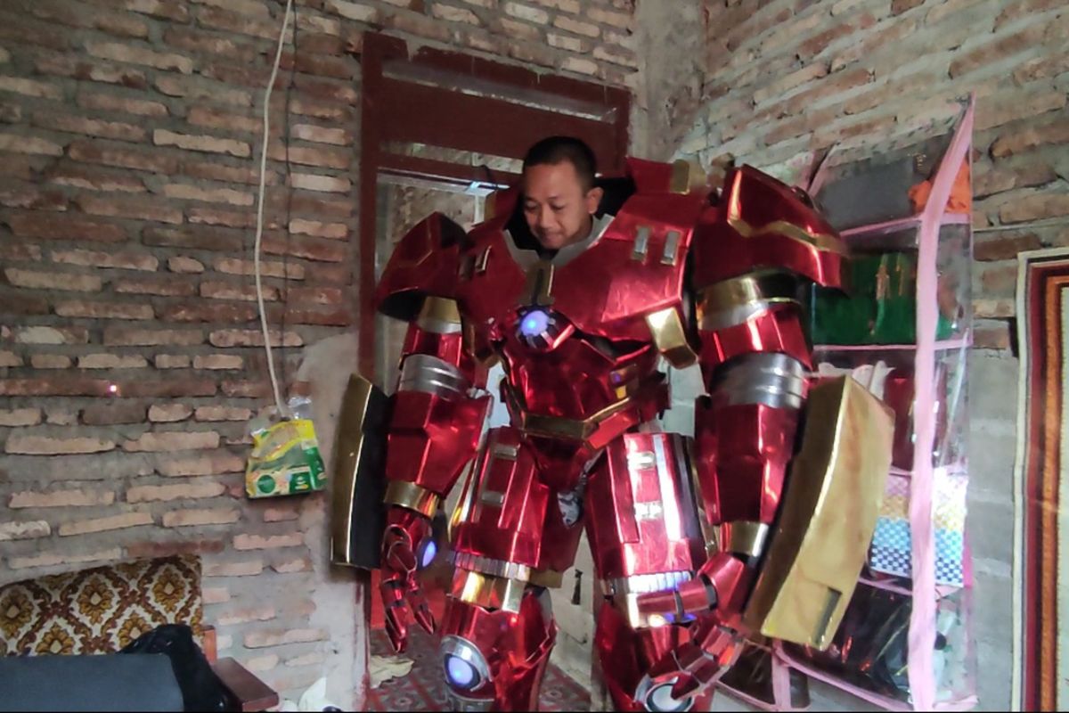 [KLARIFIKASI] Ini Kostum Iron Man Karya Seniman Tulungagung, Bukan ...