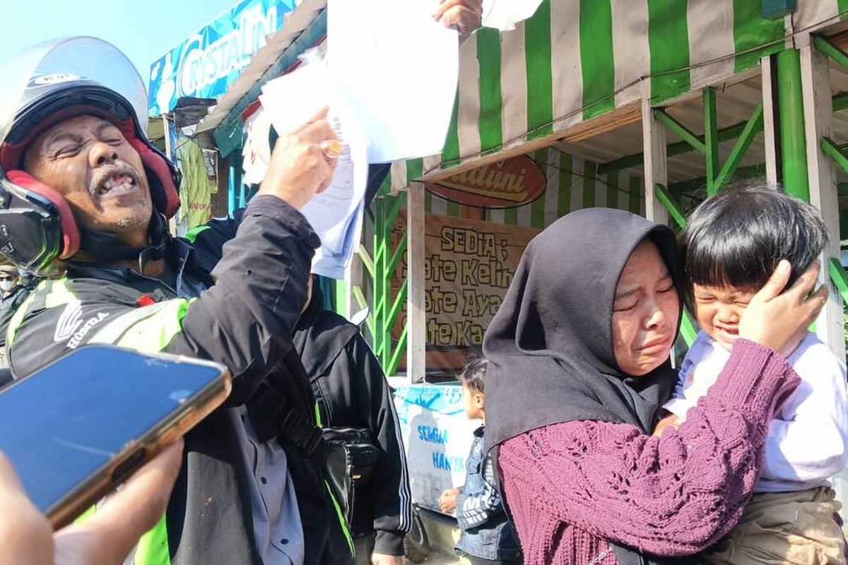Warga Menangis Histeris Saat Pembongkaran Bangunan Liar di Puncak Bogor
