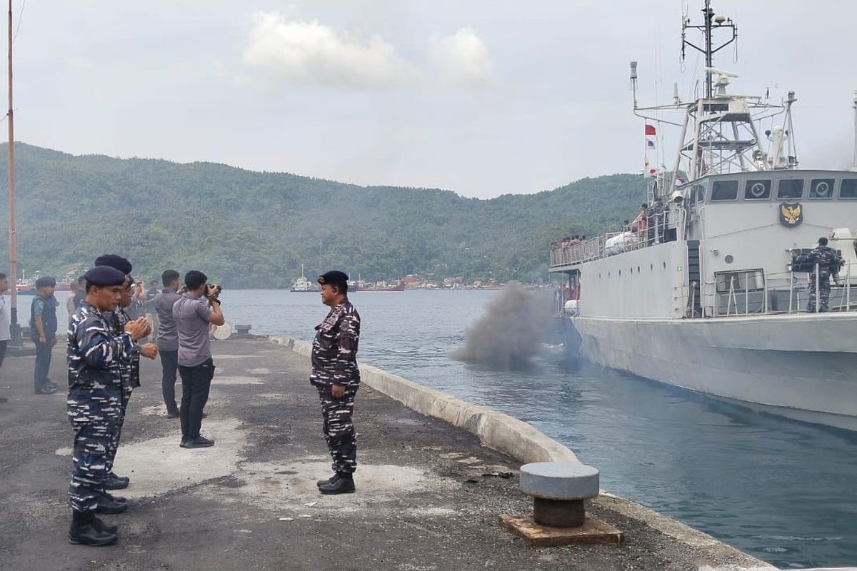 Erupsi Gunung Ruang, TNI AL Kerahkan KRI Kakap-811 dan 400 Prajurit ...